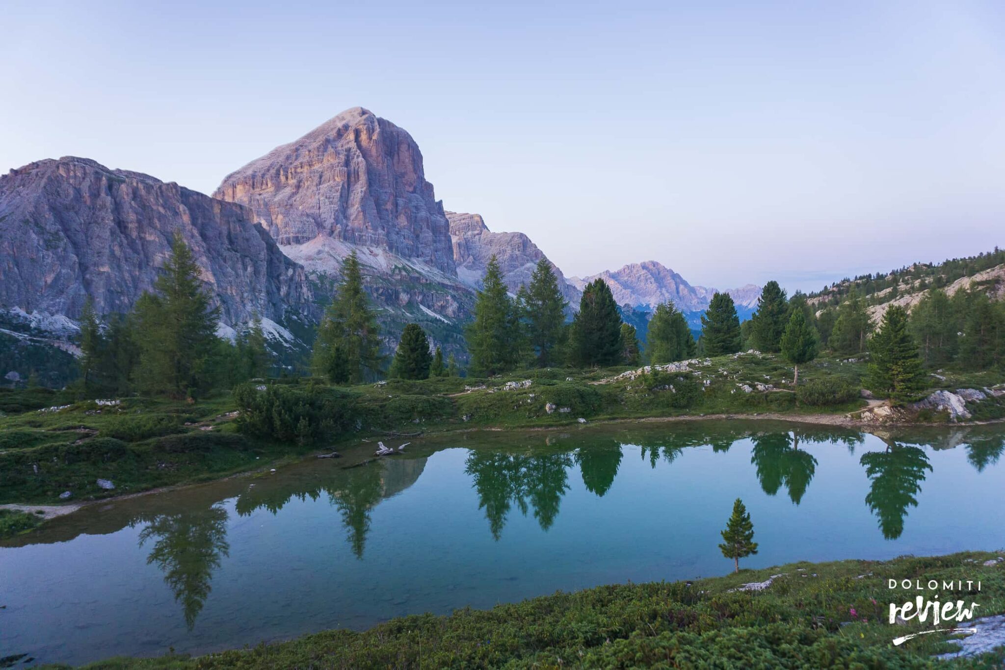 Lago Limides: escursione facile e spettacolare tra le Dolomiti ...