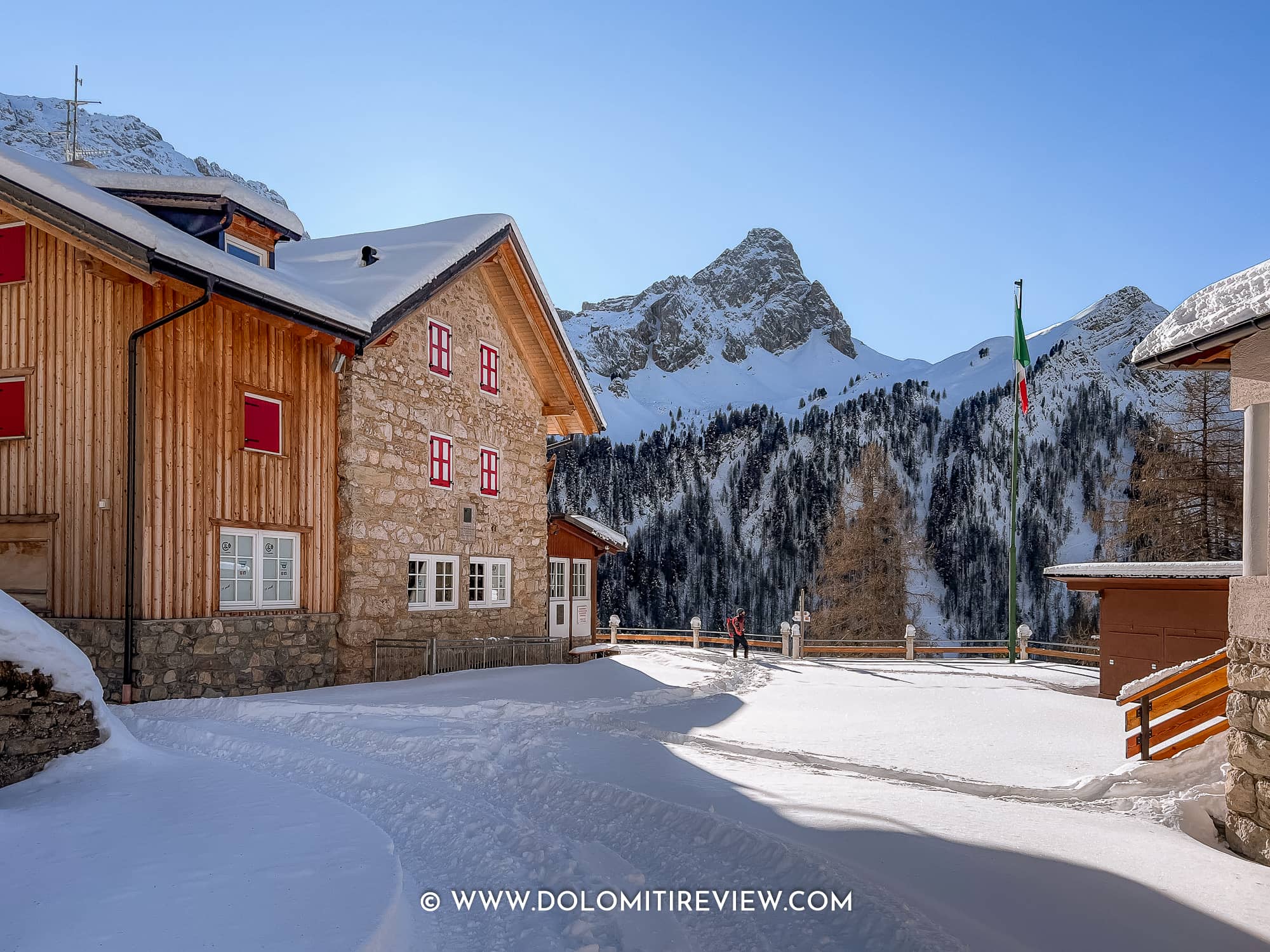 Rifugio Contrin in inverno: escursione nella neve in un angolo ...